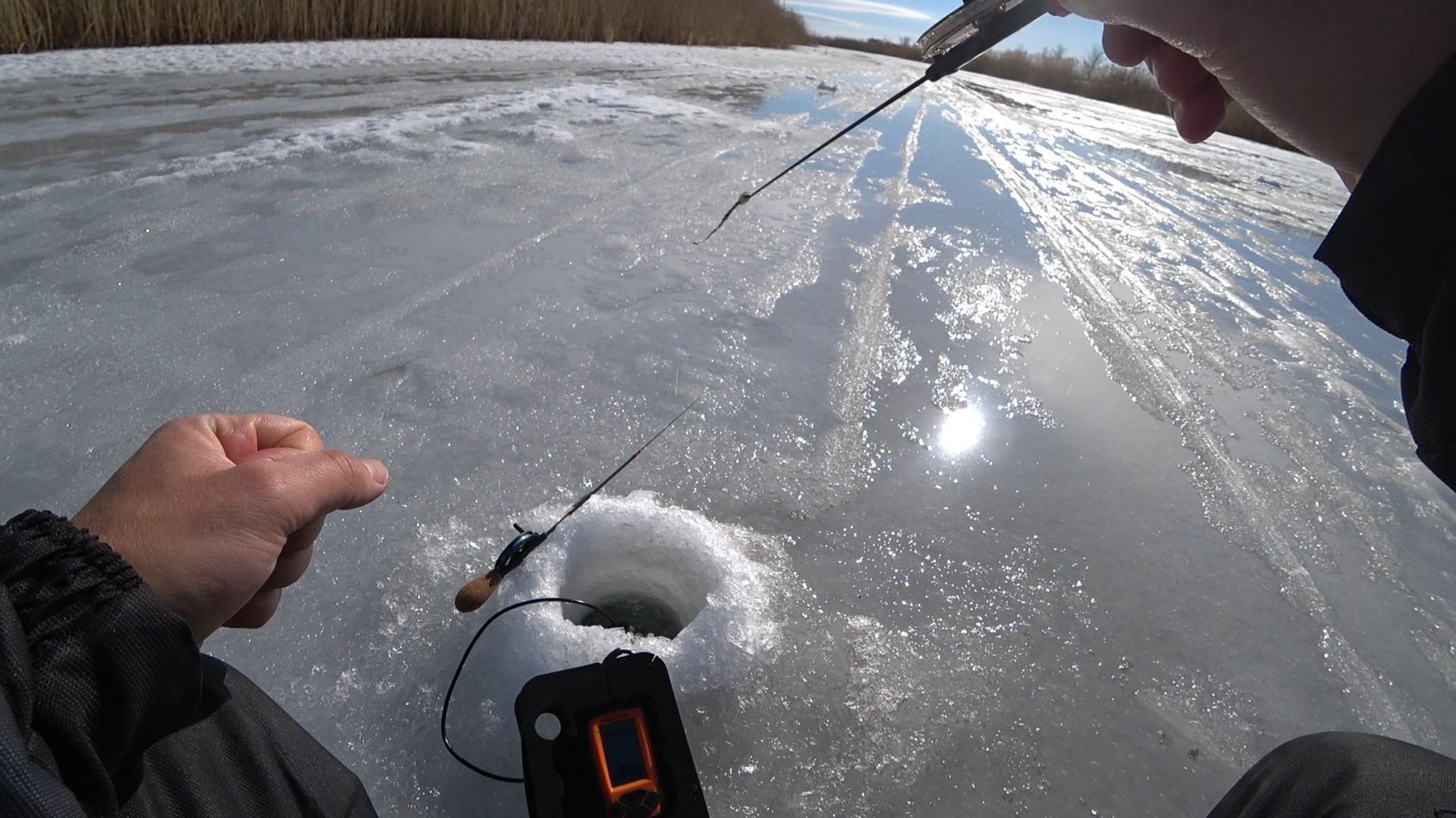 Рыбалка на мормышку по последнему льду.