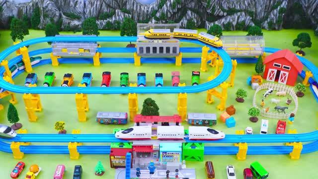 Поезда! Детская огромная железная дорога! Давай играть вместе!