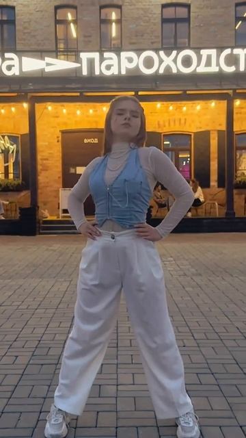 Как здорово танцует . Молодец...