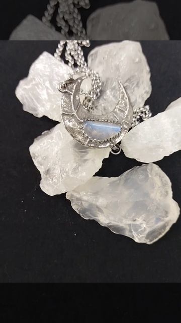 Лунница с лабрадоритом (единственный экземпляр) (арт.НФЭ-5-Н-лабр-1)