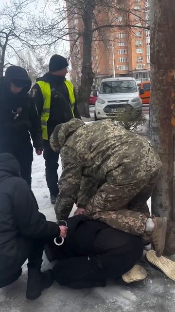 Жители свободной страны проходят поцедуру могилизации