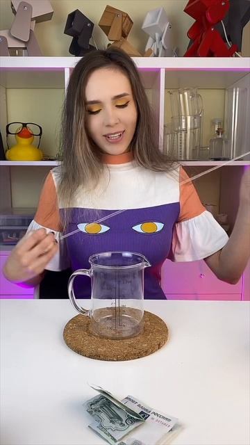 Мгновенно заморозила воду 😱  #lifehacks #физика