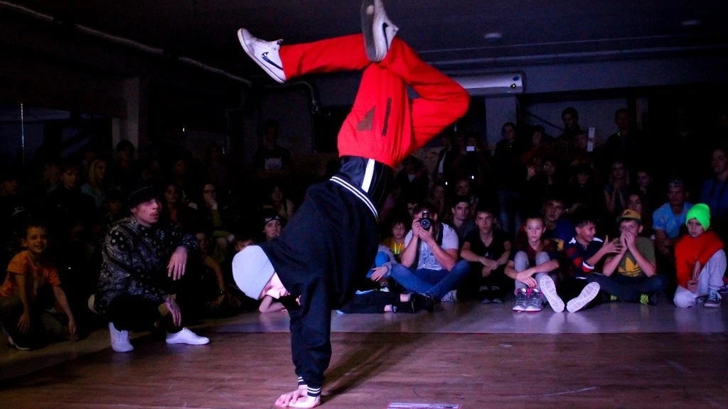 b.boy Kirill (Black room)