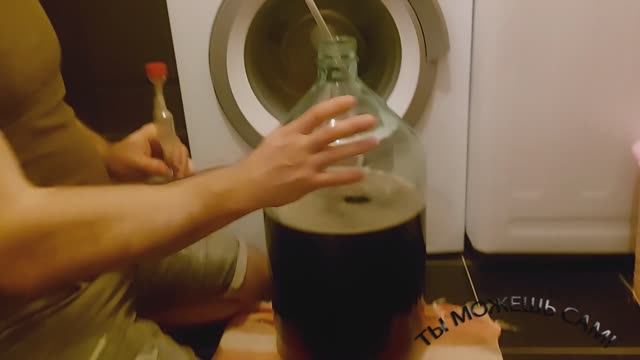 Как снять вино с осадка Этап 3