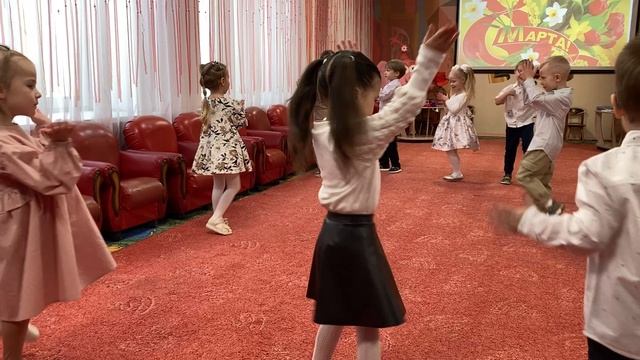 Танец "А ну, мальчишки!" Группа №11 "Почемучки"