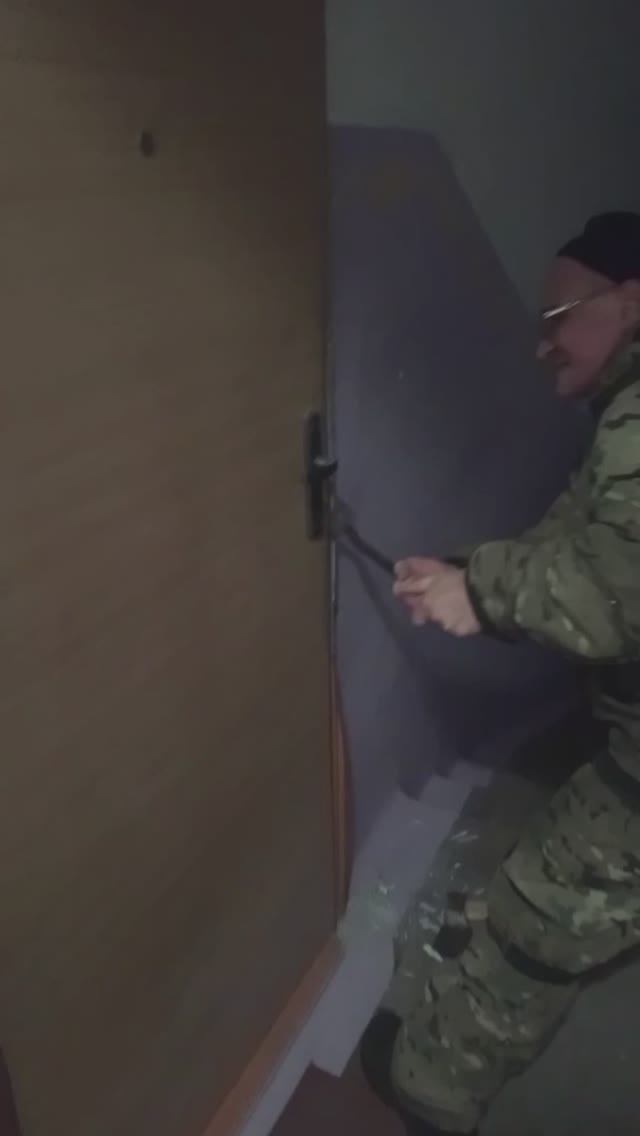 - 25 Вскрываем бесхозную хату закрыть балкон - 25 We open an abandoned apartment to close the balcon