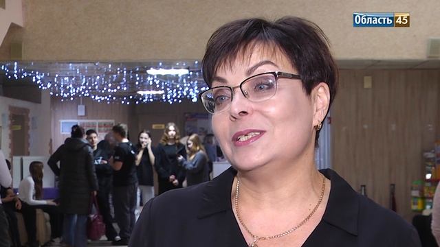 «Хочу поблагодарить каждого»: глава Кургана Антон Науменко наградил горожан