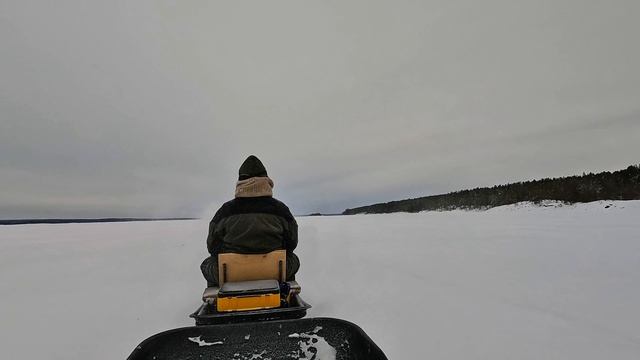 На мотособаке по Онего, меняем место ловли