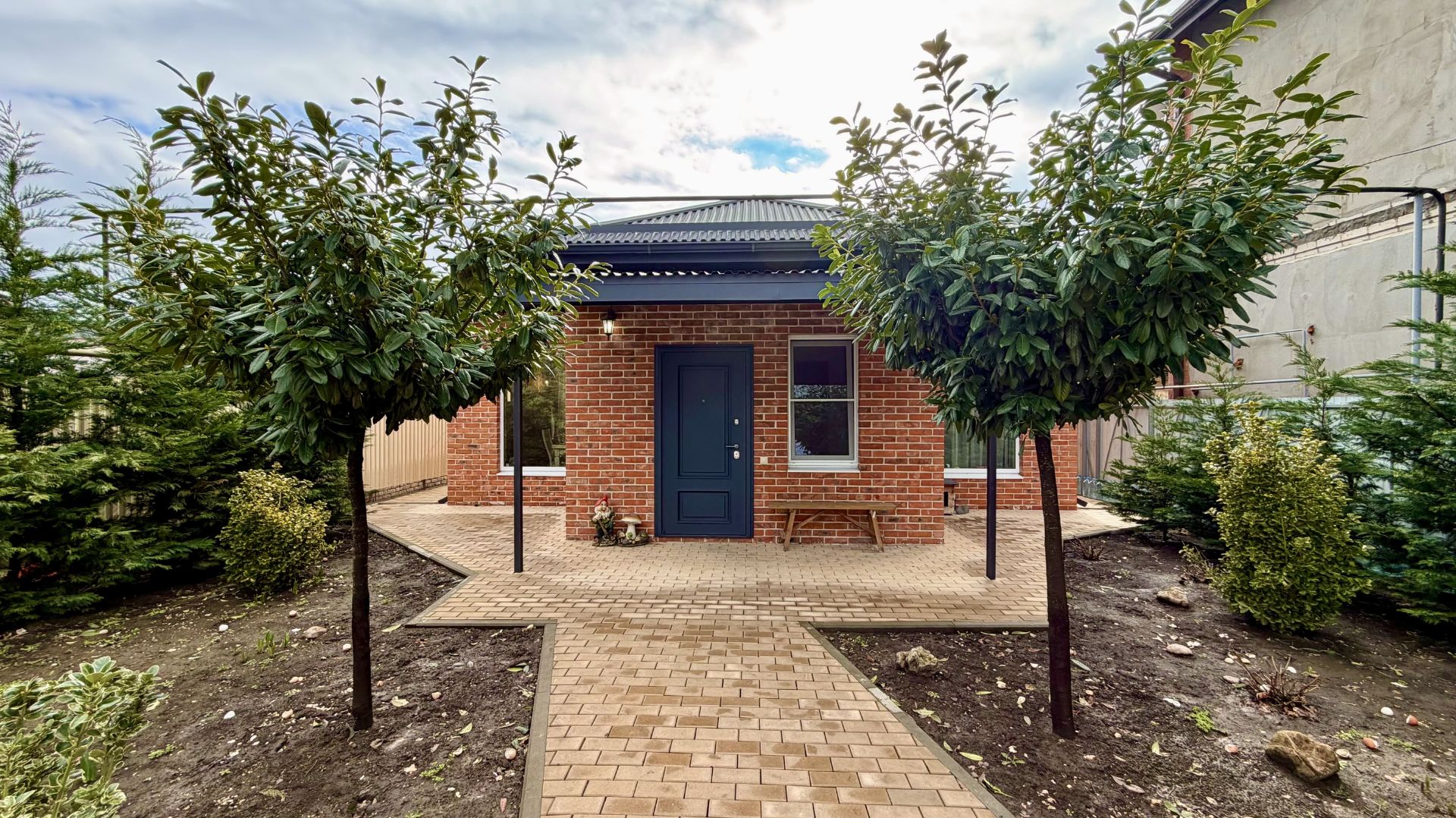 Заходи и живи! Дом с ремонтом и техникой в Краснодаре!