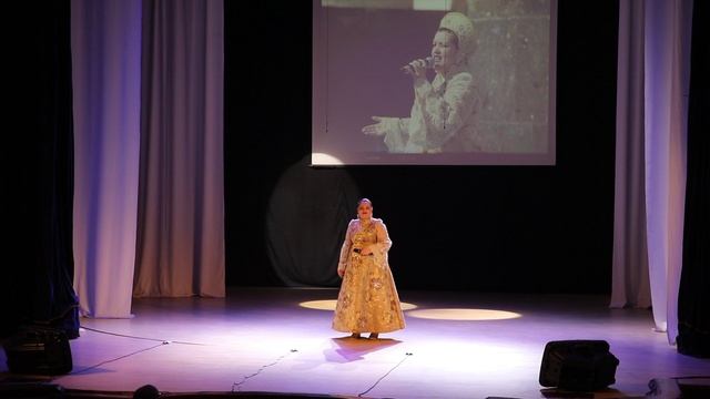 Припеваючи