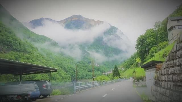 Поездка по швейцарским Альпам в условиях низкой облачности. Это было нереально