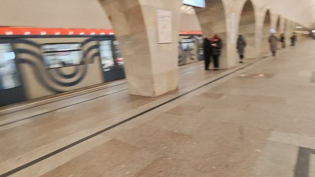 Станция метро "Кузнецкий Мост" (обзор)