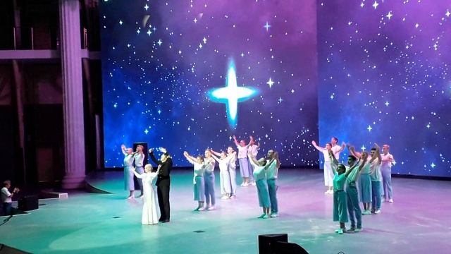 Мы такие разные. Поют и танцуют вожатые кадетской смены ВДЦ Орлёнок. Завершение смены.