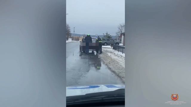 В Шебекино сотрудники Госавтоинспекции помогли завести автомобиль