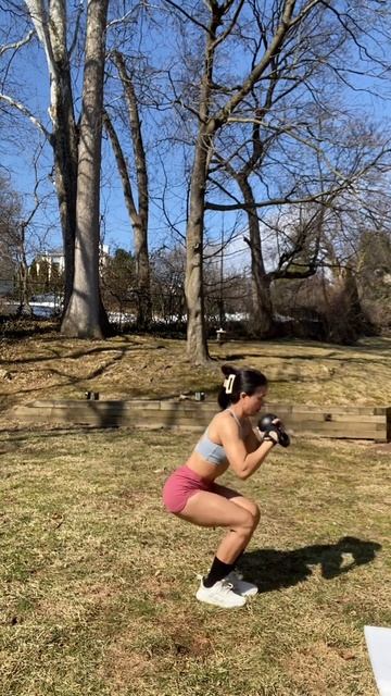 Поднимание бедер, ног, рук и наклон вперед .