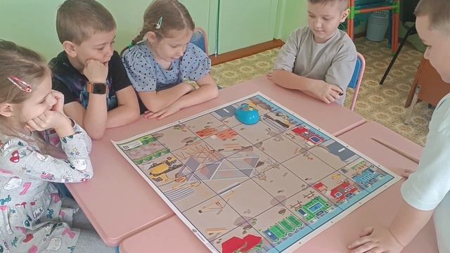 Фестиваль "Робомир". Работа детей с робомышью.