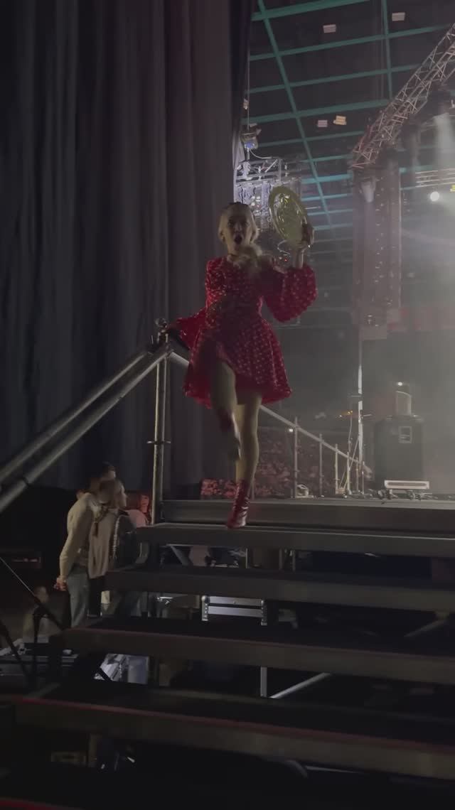 Обладателем музыкальной премии Шлягер 2025 года становится певица Инесса за песню Русский сарафан