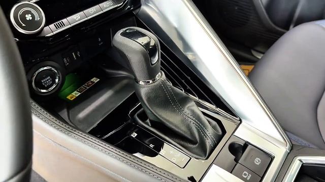 2025 Toyota YARIS CROSS - 1.5L Luxury SUV