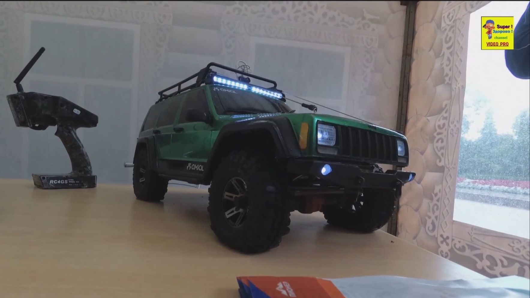 Машинка на пульте управления