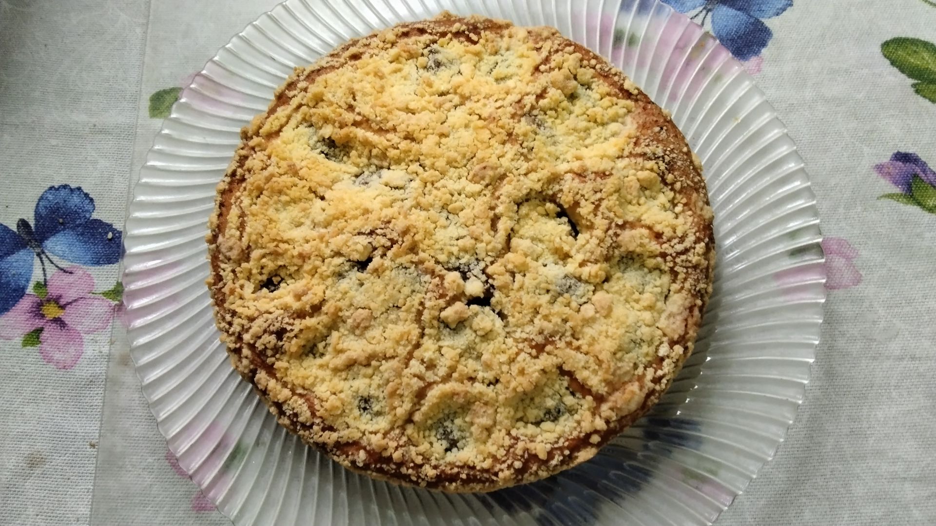 Пирог на кефире с вареньем