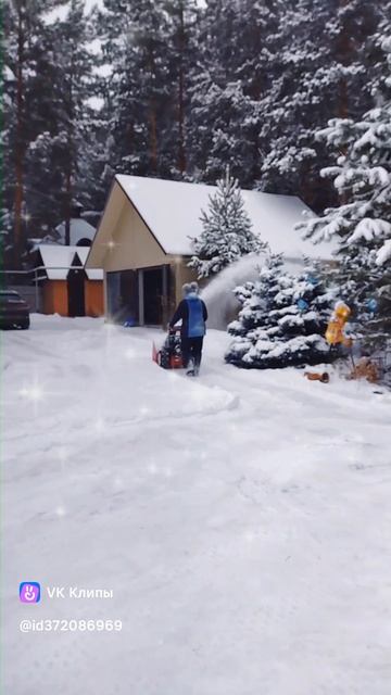 Снегоуборочная машина,уборка территории .