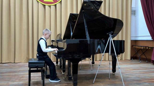 3.  А. Гнесина - «Этюд». Исп. Рыбников Константин (1 класс)