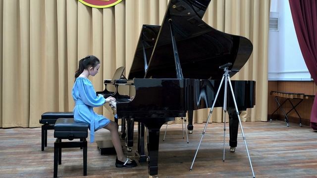 8.1. Л. Шитте - «Этюд». Исполняет Гачегова Дарина