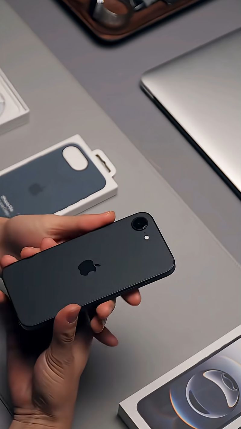 Apple iPhone 17e - Инновации?🤔Не слышал🍎Первое знакомство с обновленным яблоком #shorts #iphone17e