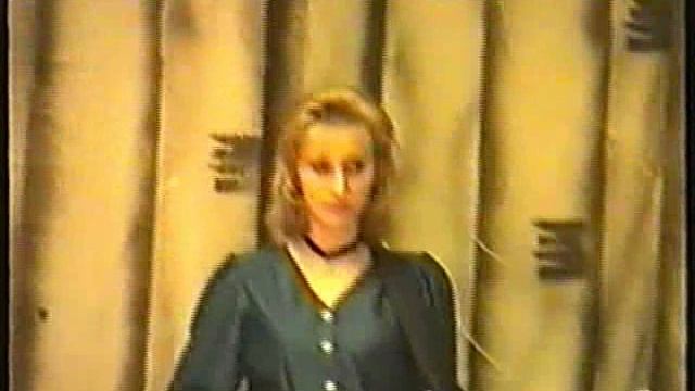 БЕЛОСНЕЖНАЯ КАРУСЕЛЬ.исп. ОЛЯ  ДМИТРИВ. Концертный  зал Урдомской  Школы  искусств №47 1996 г.