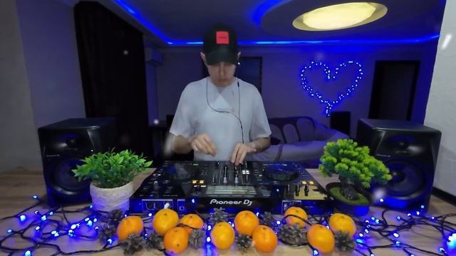 Dmitry Glushkov - New Volume 009 (New Year's mix)