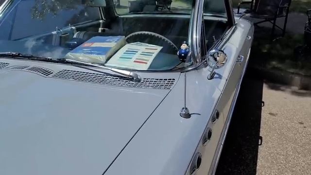 "Назад в 50-е" - это воспоминания о более чем 10 000 классических автомобилях,