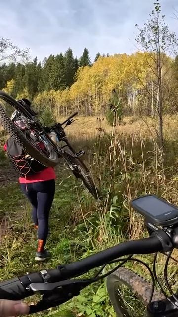 Тащим велосипеды на себе по бездорожью