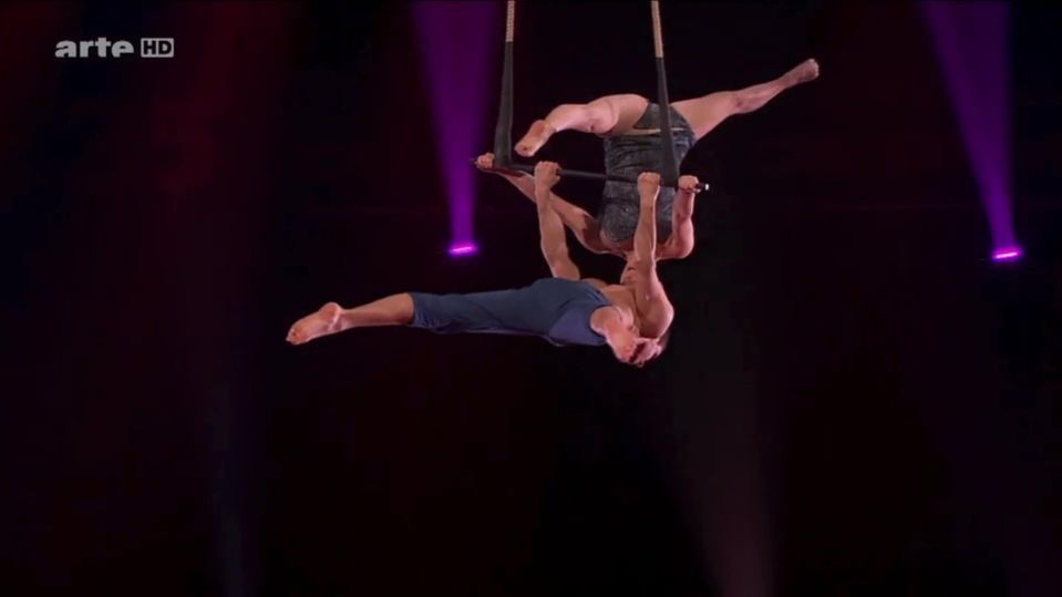 Лучшие воздушные номера: дуэт на трапеции "Duo eMotion" (France) - фестиваль "Цирк завтрашнего дня"