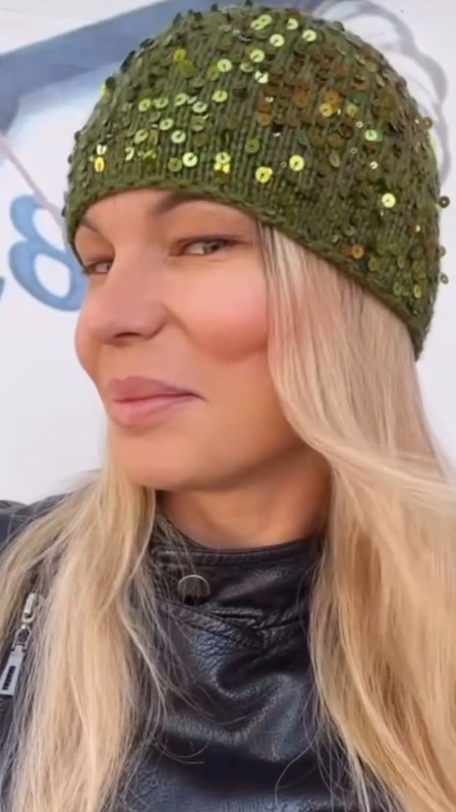 Обзор вязаная шапки с пайетками