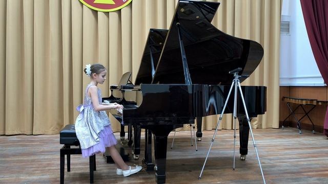 9.1. В. Купревич - «Осенний эскиз». Исполняет Герасимова Маргарита (2 класс)