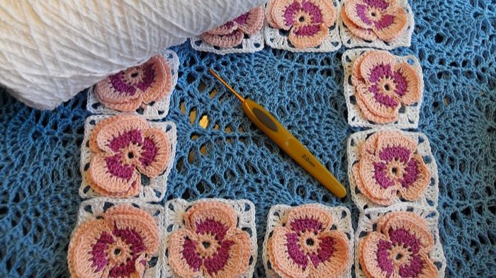 Детская кокетка из мотивов , вязание крючком