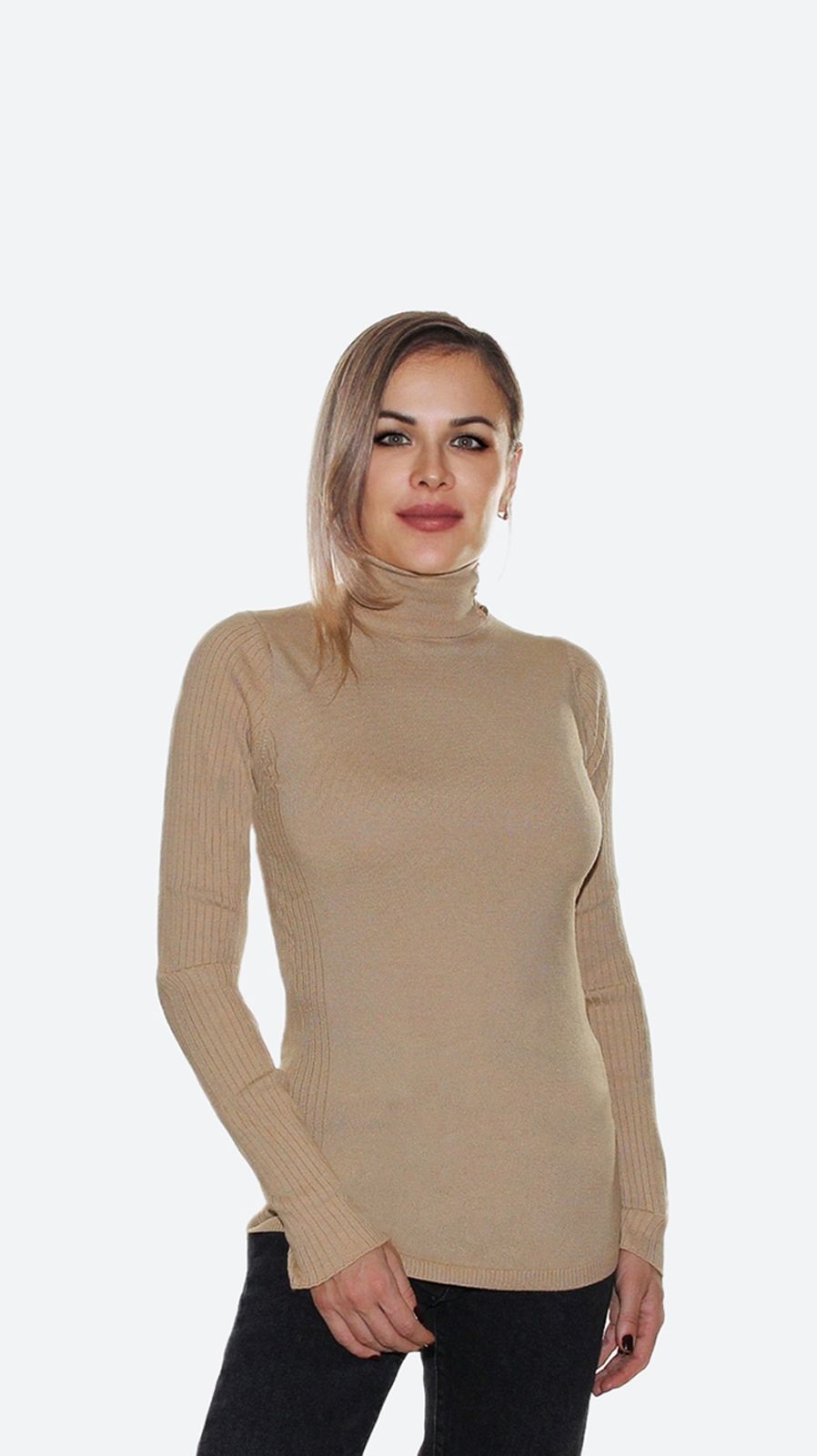 Бежевая женская водолазка с пуговицами на воротнике