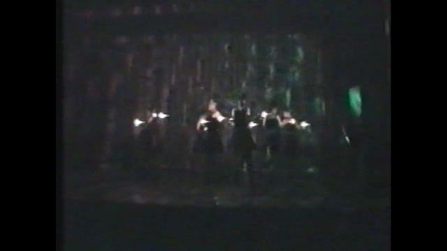 ТАНЕЦ СО СВЕЧАМИ. исп. старшая танцеваьная группа. Постановка  Веры Гончаренко. 1998 год