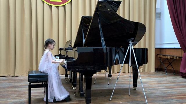 1. А. Жилинский - «Веселые ребята», И. Беркович «Этюд на тему Паганини». Исп. Солгалова Александра