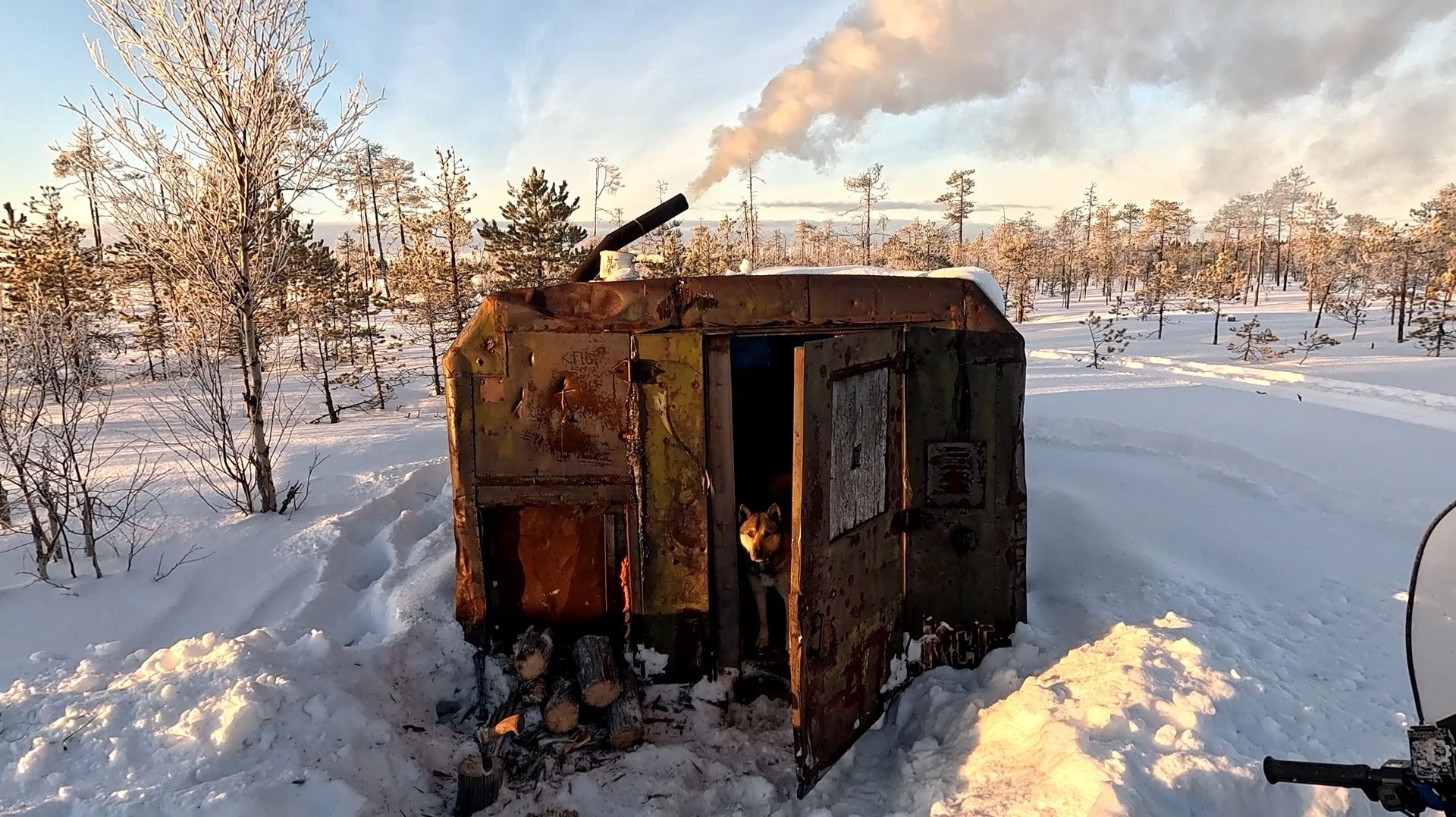 ТЕМНЕЛО НО РЫБАК СМОГ ДОБРАЛСЯ ДО БРОШЕННОГО ВАГОНА. ЧТО СЛУЧИЛОСЬ НА ЛЬДУ. ОПАСНАЯ ЗИМНЯЯ РЫБАЛКА