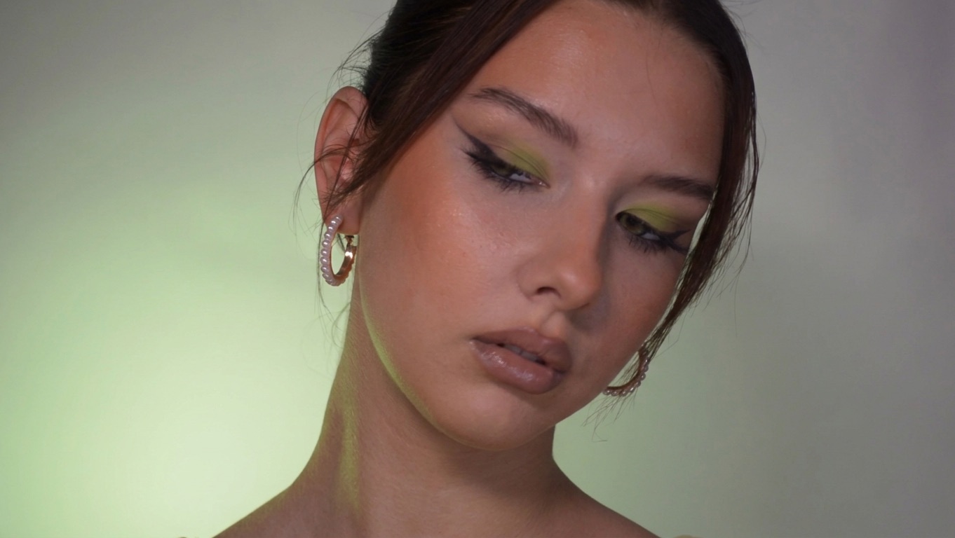 Макияж в зеленом цвете со стрелками 💚