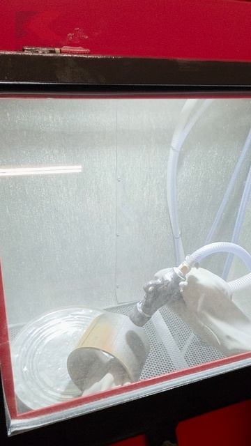 Повысили эргономичность рабочего места оператора пескоструйной камеры🪑