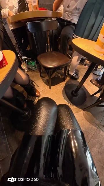 POV Кошкодевочка-кугуруми сидит в кафе