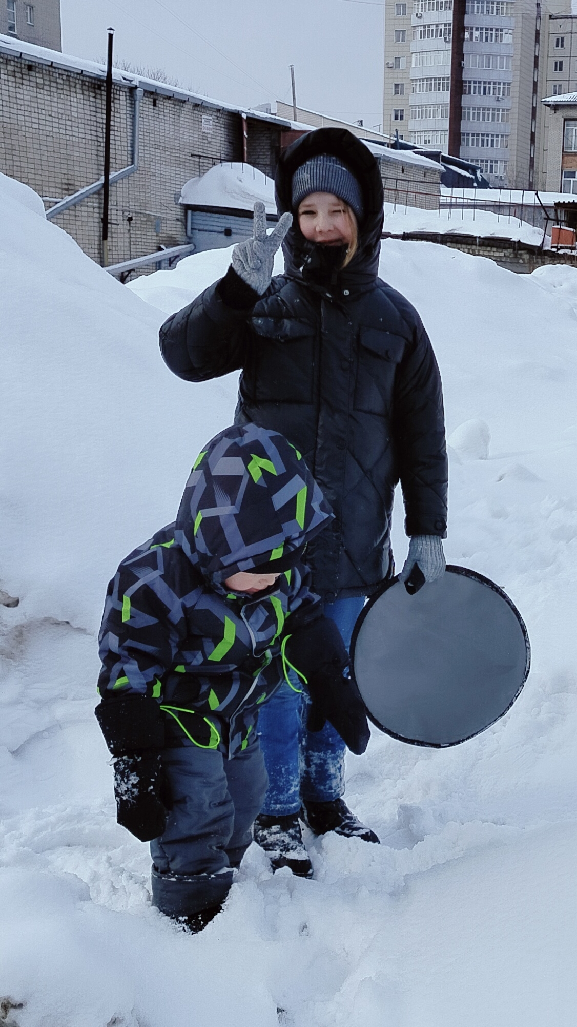 по просьбе подписчиков – скатываемся со снежной горки