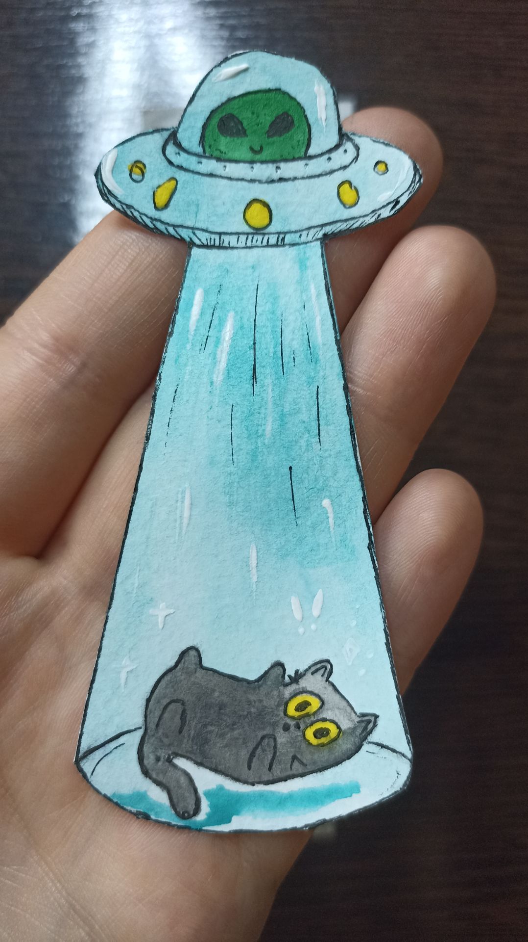 Сделала закладку для книги в виде летающей тарелки