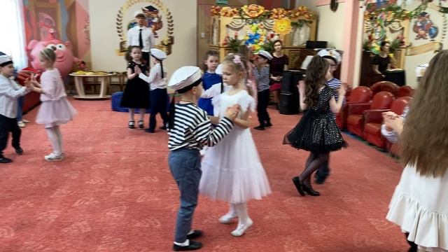 Танец "Мама". Группа №9 "Ягодки"