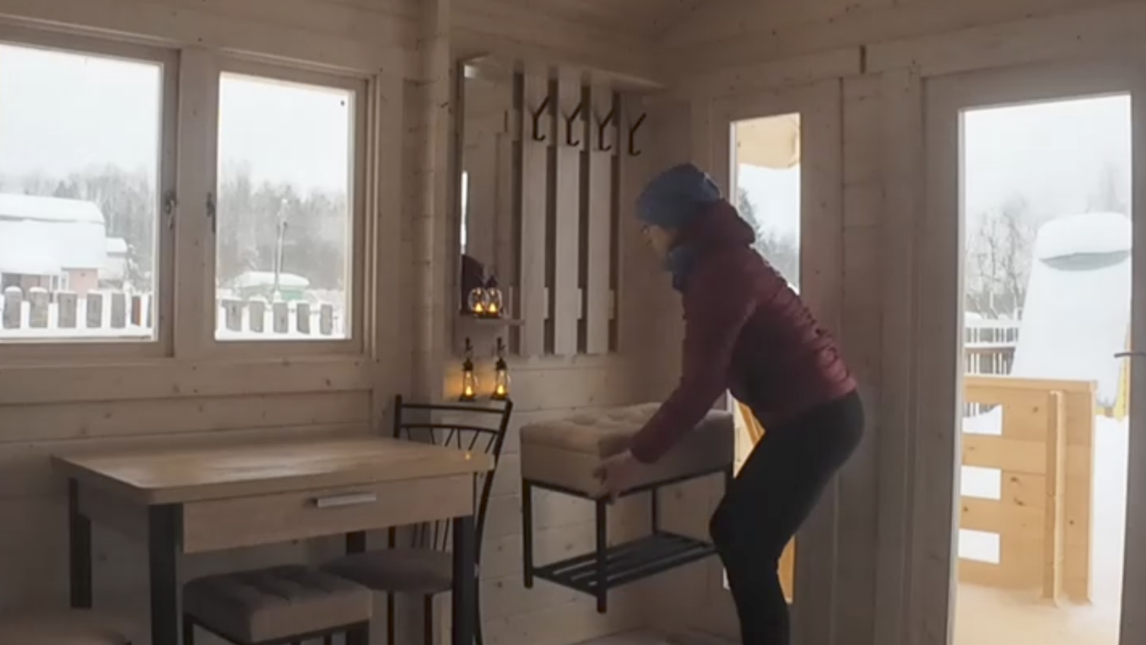 6 соток 25 февраля 2026 года. Повесила вешалку. Разморозила замок. Зимний вечер и лепешки.