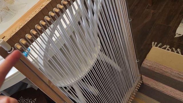 Коврик из лоскутов на раме