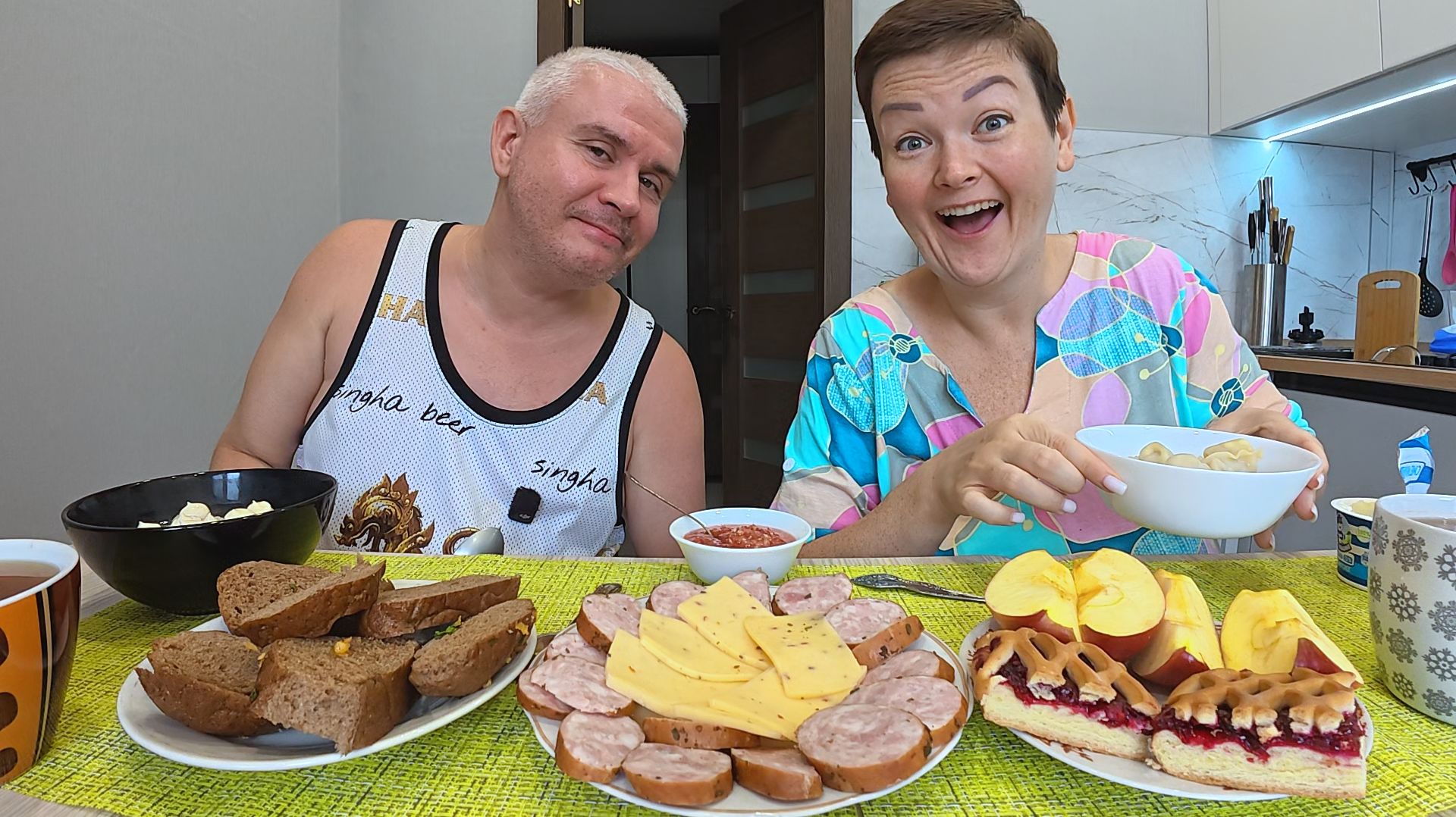 Мукбанг Вован выдал БАЗУ! Аппетит РАЗЫГРАЛСЯ навёрстываем упущенное в Таиланде! Семейный обед Россия