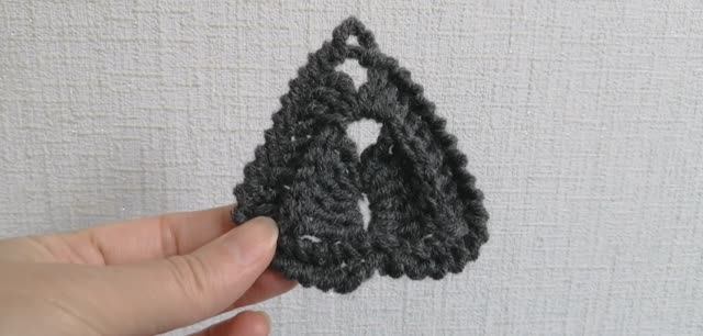 Треугольный листок крючком